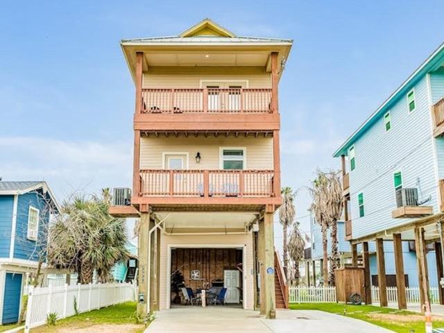 11221 Schwartz Dr, Galveston, TX 77554