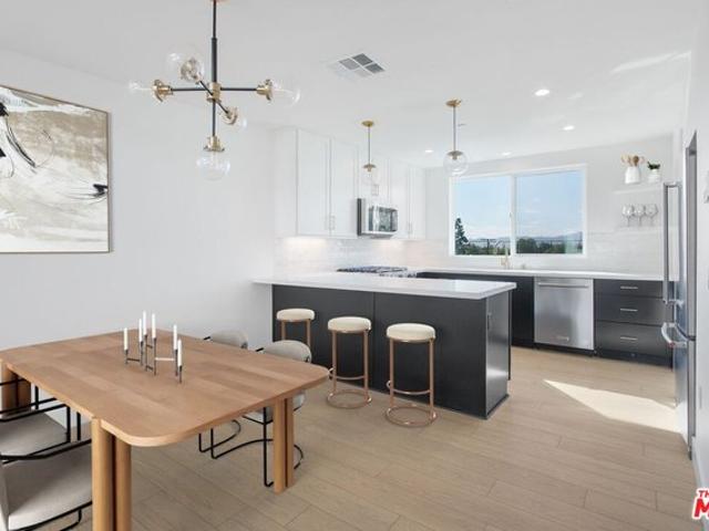 11224 W Lyon Ln, North Hollywood, CA 91606