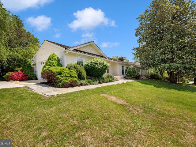 11229 Huntover Dr, Rockville, MD 20852 | MLS #MDMC2231 | Compass
