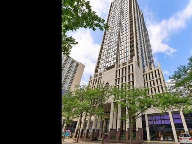 1122 N Clark St Apt 2302, Chicago, IL 60610