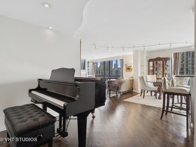1122 N CLARK Street # 3301 10