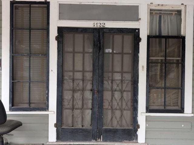 1122 Burnet