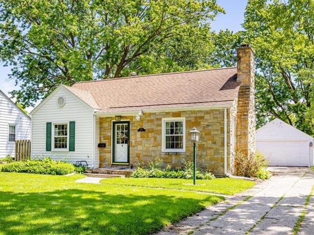 1122 Burnett Ave, Ames, IA 50010