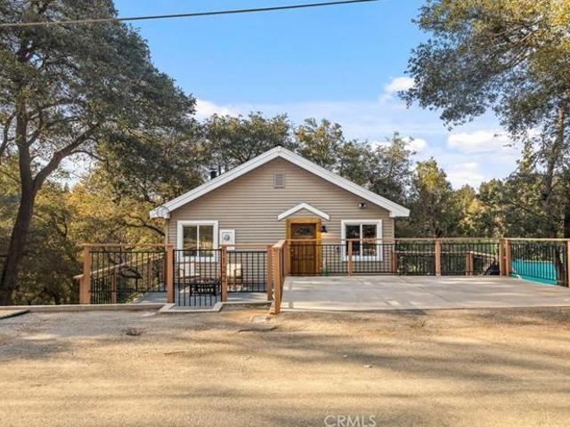 1122 Chateau Dr, Crestline, CA 92325