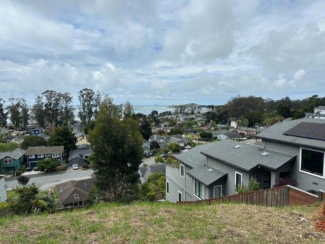 1122 Columbus St, El Granada, CA 94018
