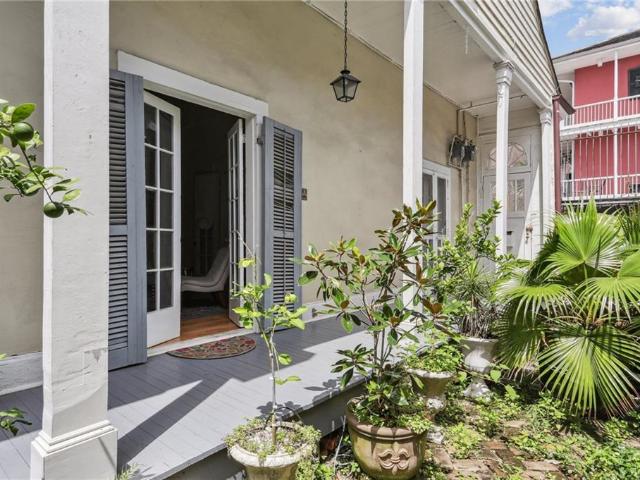 1122 Dauphine Street