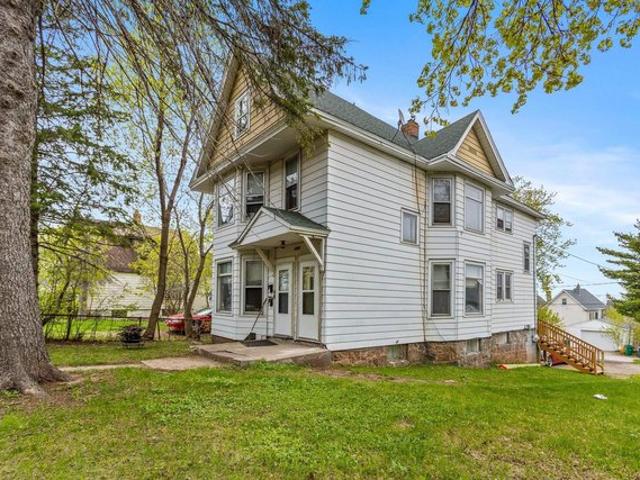 1122 E 5th St, Duluth, MN 55805
