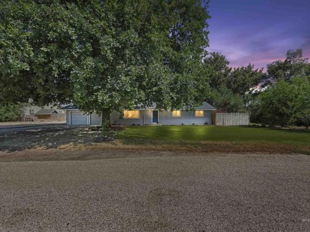 1122 E Iowa Ave, Nampa, ID 83686