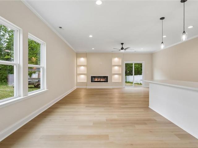 1122 E Pembroke AVE