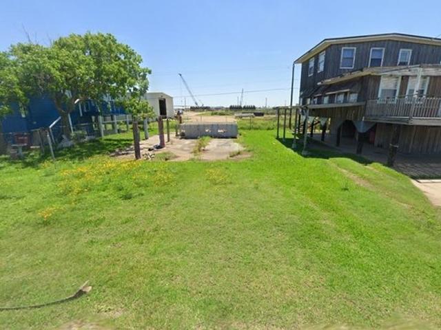 1122 Gulfview St, Freeport, TX 77541