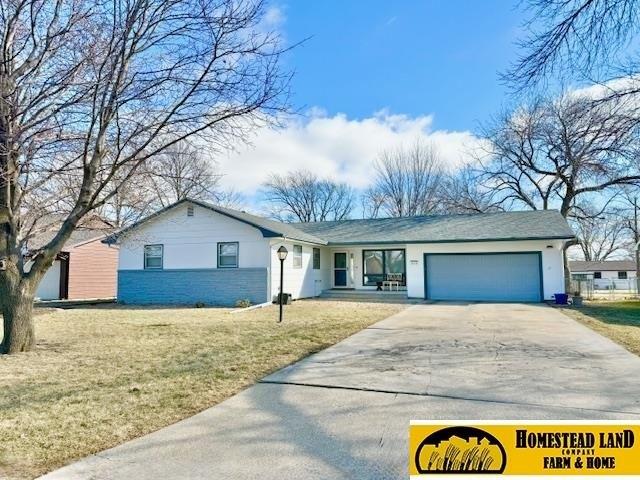 1122 Hubble St, Fairbury, NE 68352