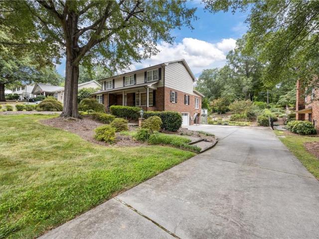 1122 Kensington Drive