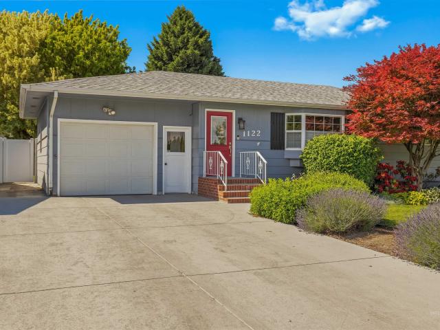 1122 Linden Dr