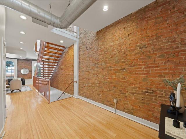 1122 Race Street