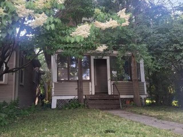 1122 S Washington St, Aberdeen, SD 57401