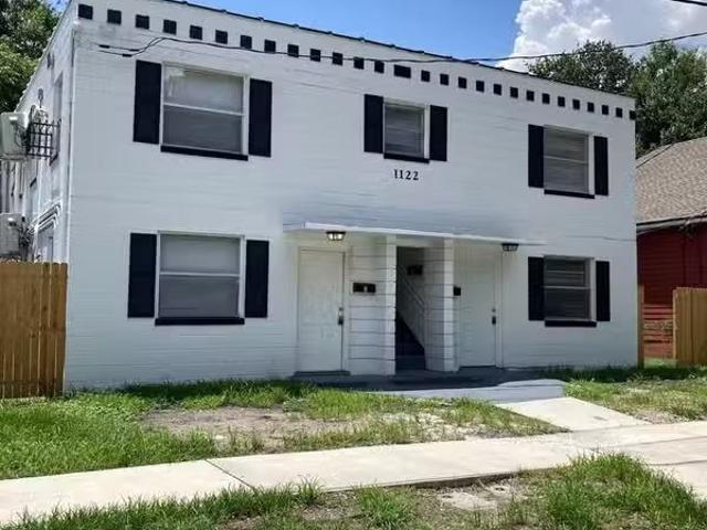1122 Van Buren Street 4 1122 Van Buren St
