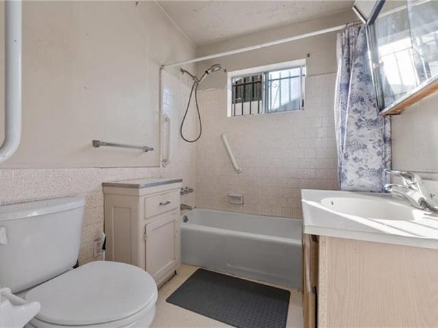 1122 W 77th St, Los Angeles, CA 90044