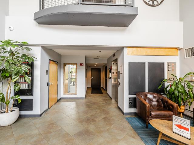 1122 W Catalpa Avenue # 616