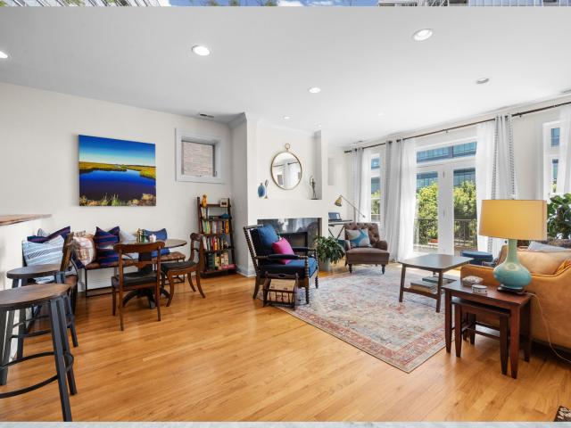 1122 W Hubbard Street # 4E