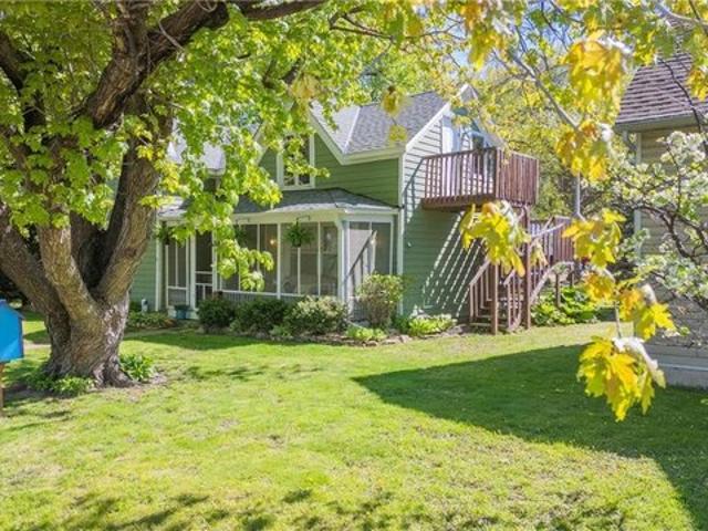 1122 1st St, Hudson, WI 54016