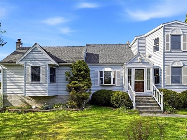 11230 Westwood Rd, Alden, NY 14004