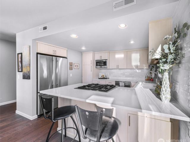 11230 NE 68th St, Unit C, Kirkland, WA 98033 | MLS #2545