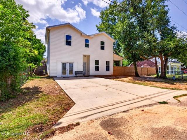 11235 Creel Cir, Gulfport, MS 39503