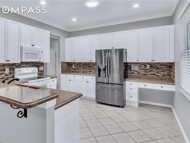 11239 Lakeland Cir, Fort Myers, FL
