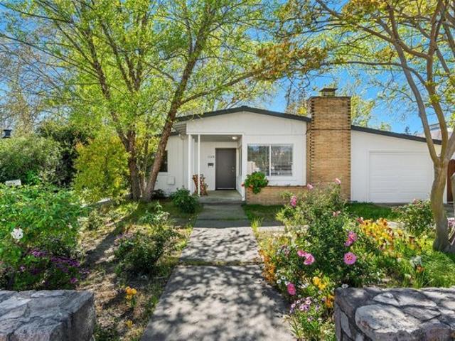 1123 Oak Ave, Saint Helena, CA 94574