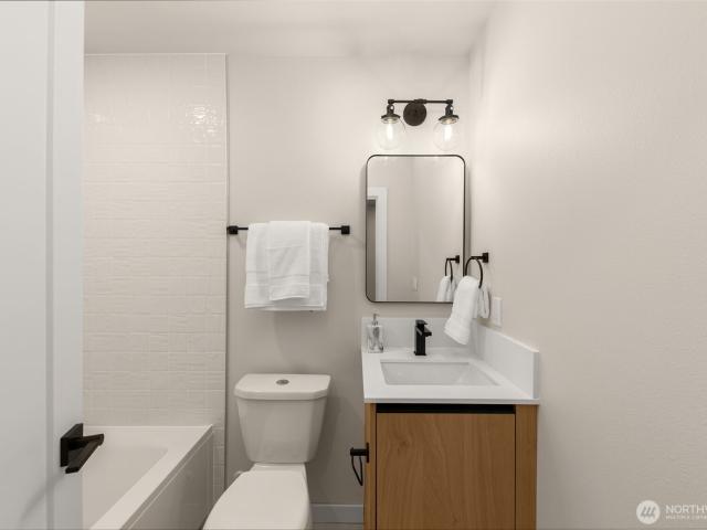 1123 C 10th Ave E, Seattle, WA 98102 | MLS #2480