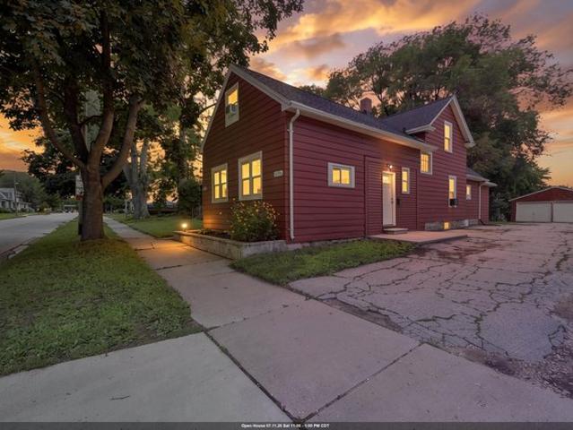1123 Cass St, Green Bay, WI 54301