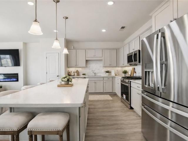 1123 Chastain Drive