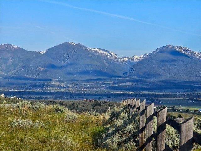 1123 Corvallis Hills Dr, Corvallis, MT 59828