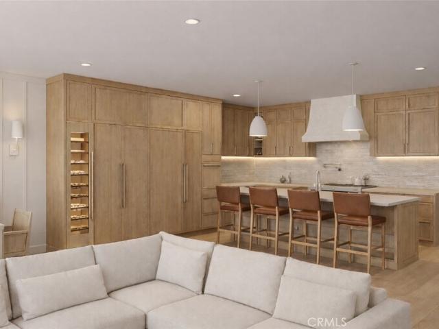 1123 E Balboa