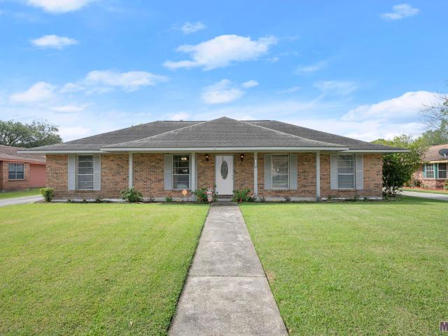 1123 E Greenbriar St, Gonzales, LA 70737 | MLS #BR2026005 | Compass