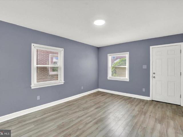 1123 E Poplar Street