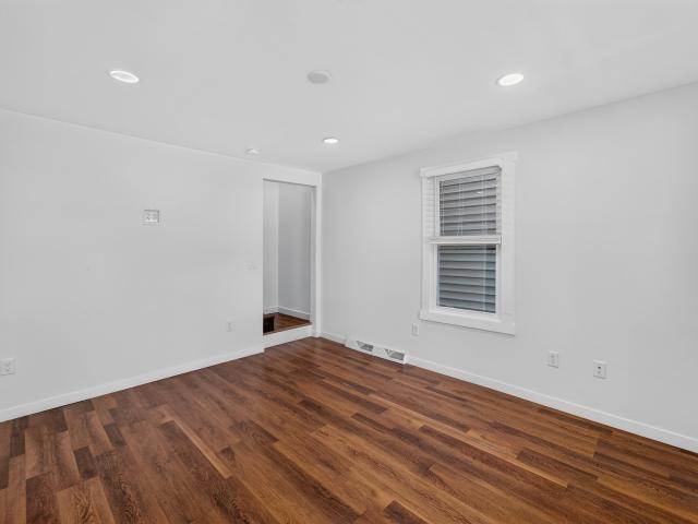 1123 Emerald Street