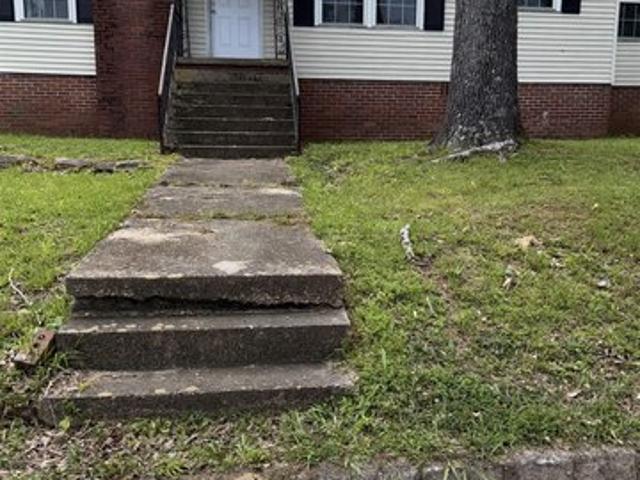 1123 Hillsboro Dr, Gadsden, AL 35903