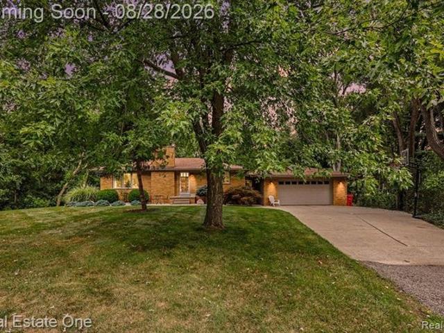 1123 Letica Dr, Rochester, MI 48307