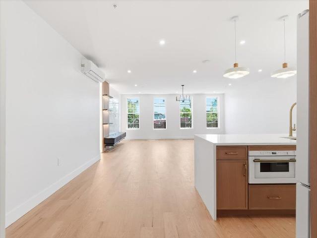 1123 Summit Ave # 3
