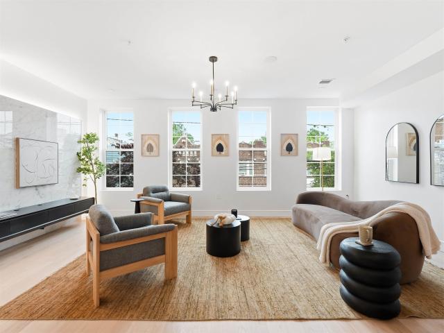 1123 Summit Ave # 2