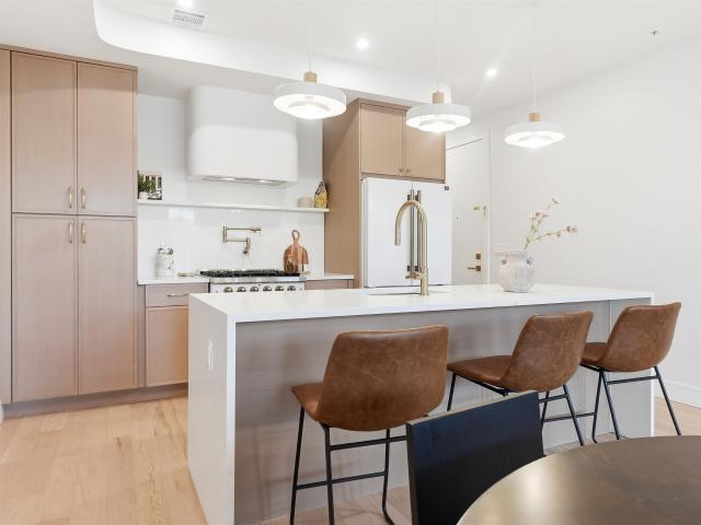 1123 Summit Ave # 2