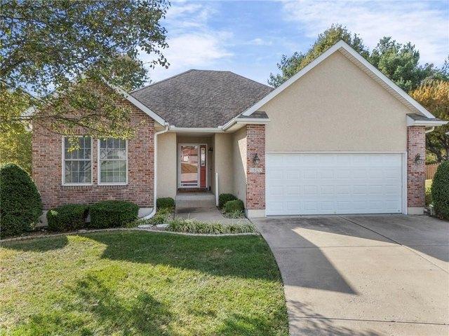 1123 SW Hoke Dr, Lee's Summit, MO 64081