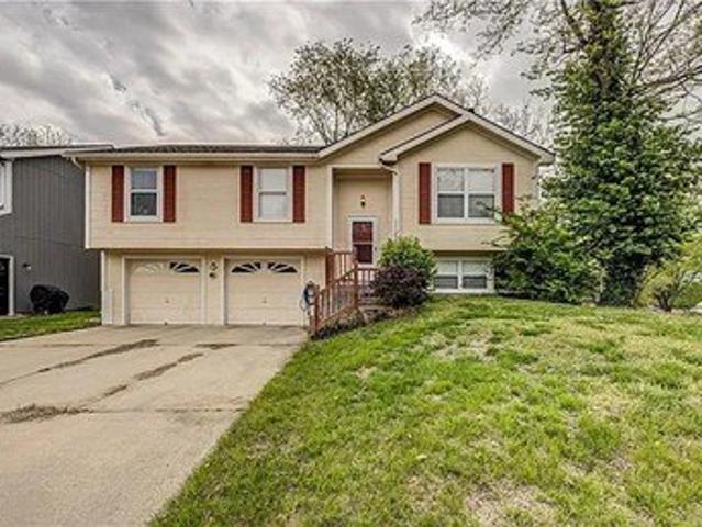 1123 S 14th St, Leavenworth, KS 66048