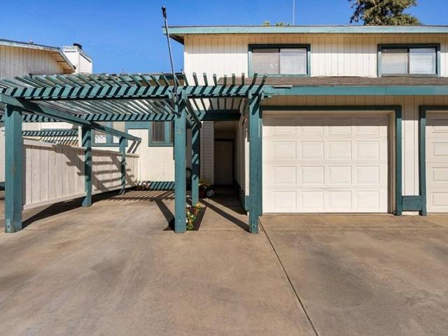 1123 S Pinkham St, Visalia, CA 93292