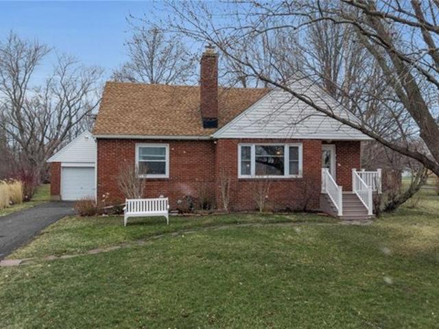 1123 W River Rd, Grand Island, NY 14072