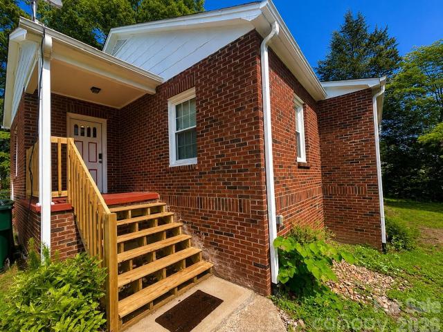 112 3rd Street NE