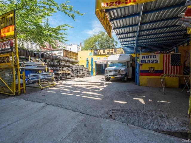 112 13 Roosevelt Avenue
