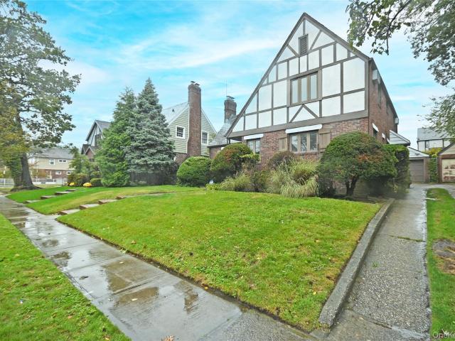 112 13 th Street | Compass