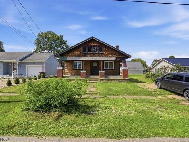 112 4th St, Frazeysburg, OH 43822